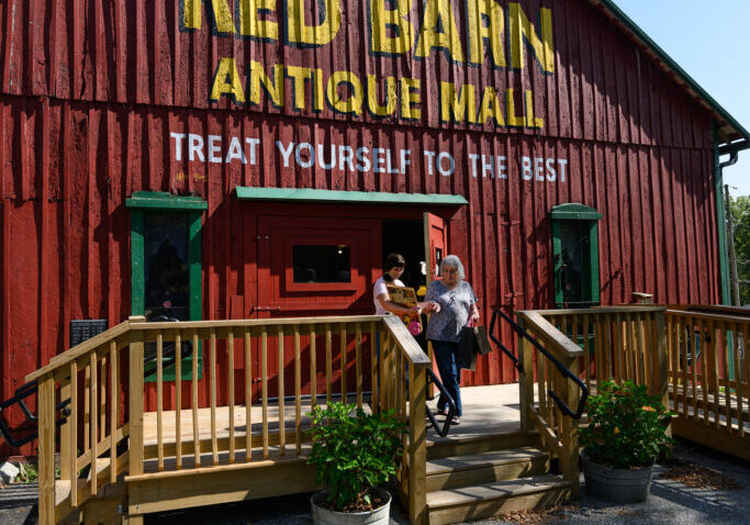 Red Barn Antique Mall - Corydon, Indiana